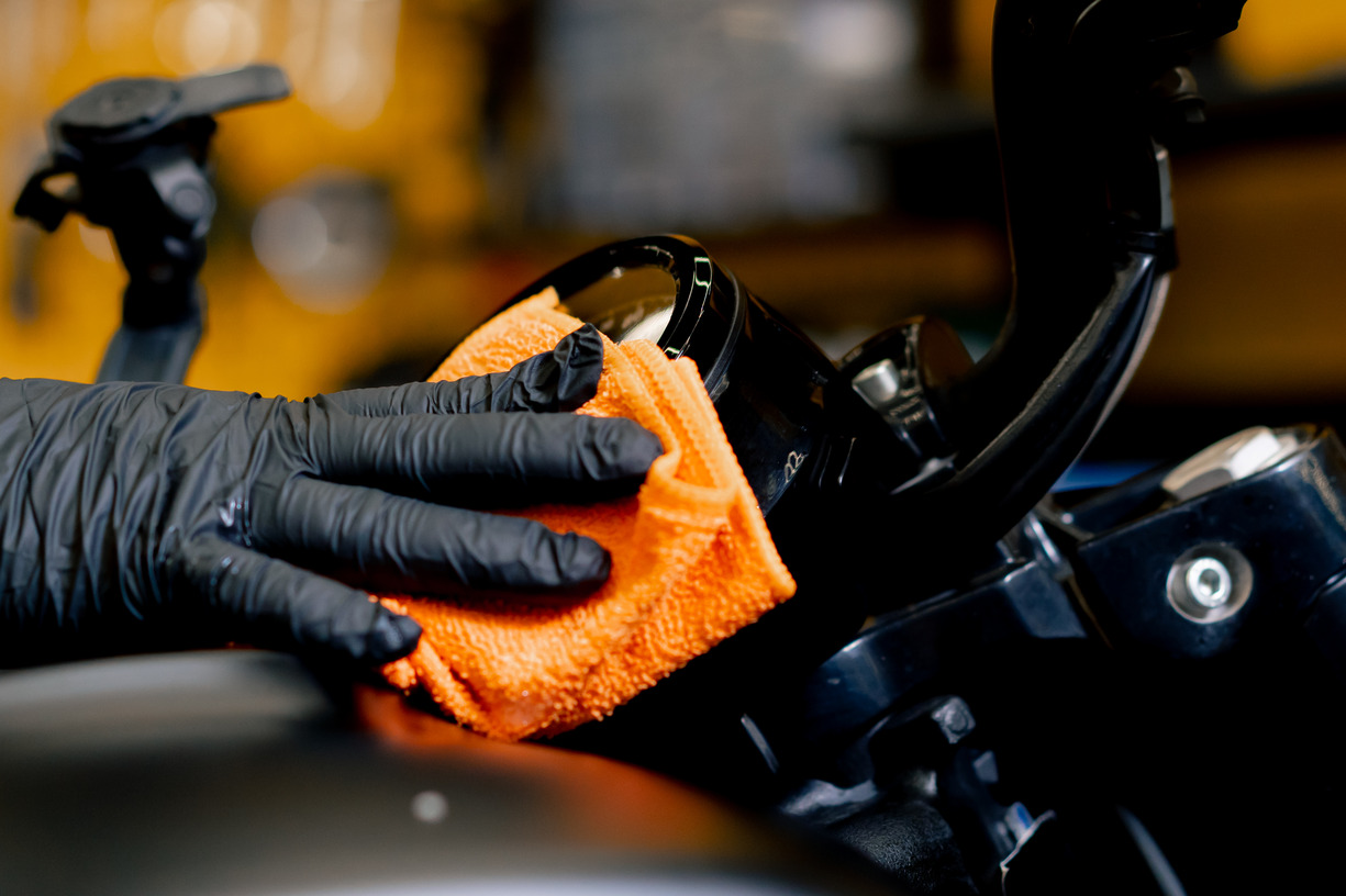 12 Cara Menghilangkan Bekas Lem Di Body Motor, Lengkap!