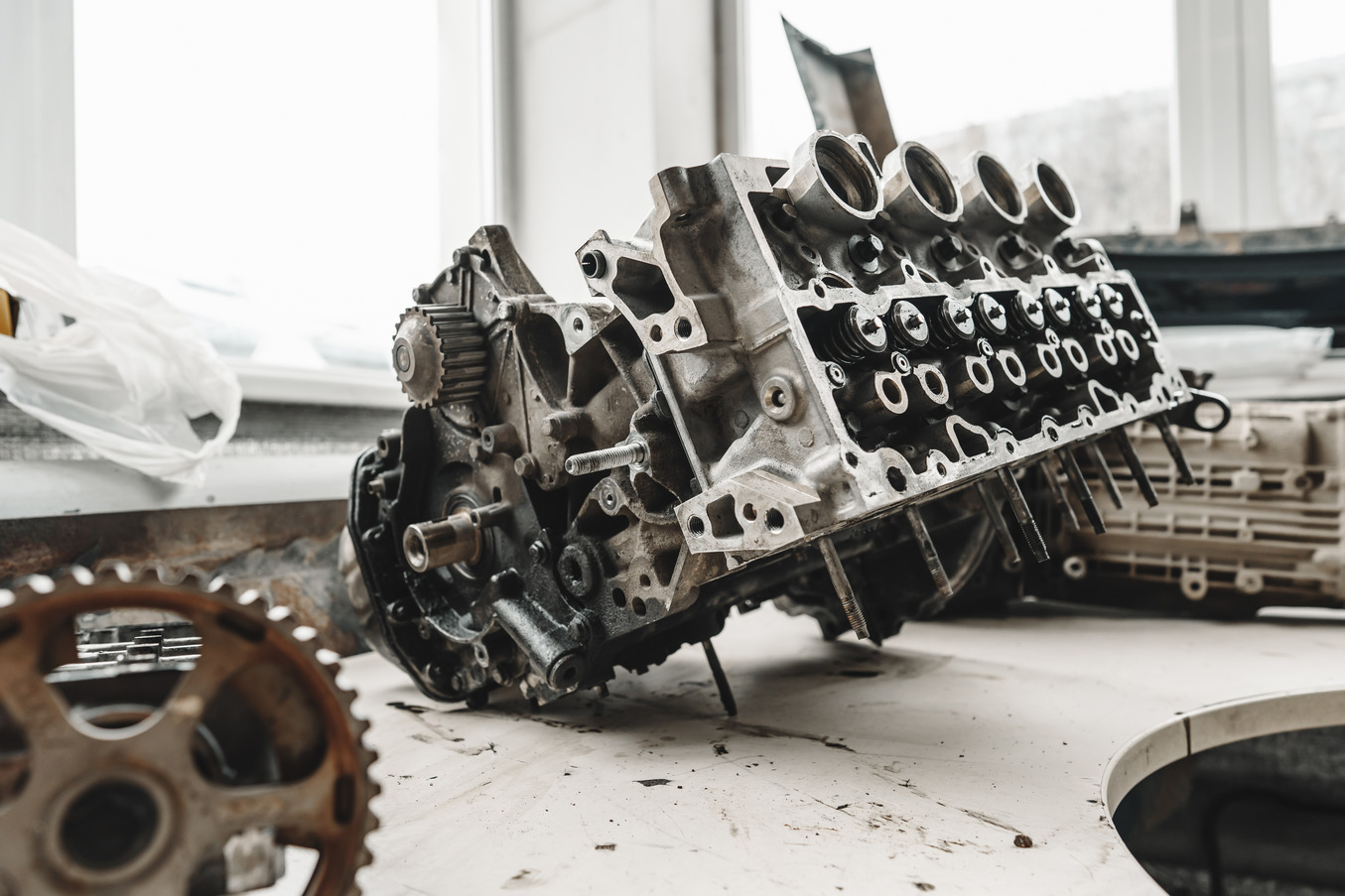 Biaya Turun Mesin Mobil Lengkap: Penyebab & Cara Mengatasi!