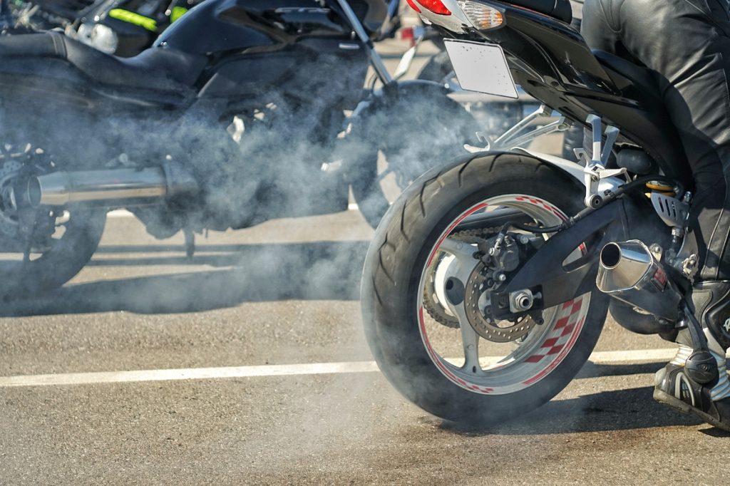 10 Cara Menghilangkan Asap Putih Dari Knalpot Motor (Mudah)